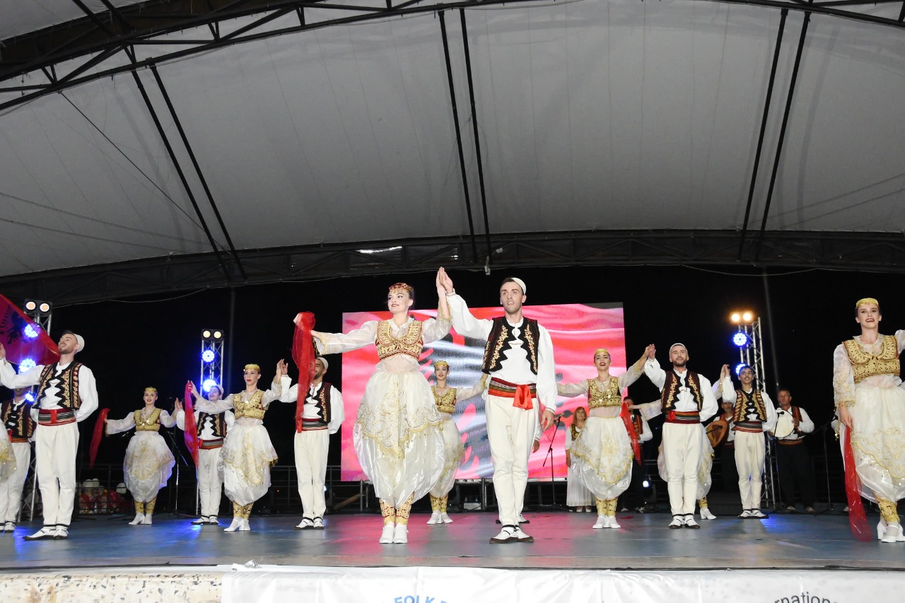 Ansamble nga e gjithë bota performojnë në Amfiteatrin e Tiranës, Veliaj ...